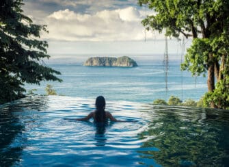 Villa La Isla: Exquisite Oceanfront Retreat in Costa Rica